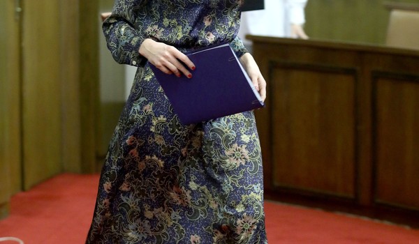 Ona nosi neslužbenu titulu Miss Sabora, a ovaj put izgleda odlično u ...
