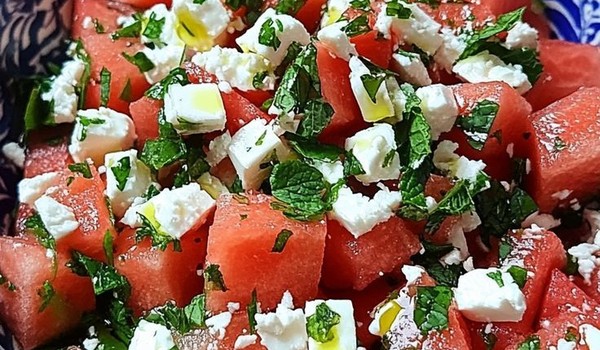 Salata s lubenicom i fetom hit je svakog ljeta: Savršen spoj slatkog i ...