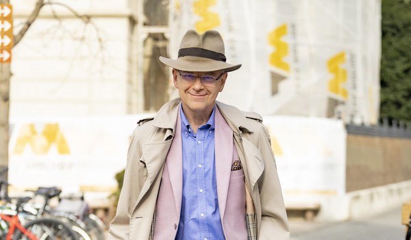 Porezni savjetnik odlično nosi svevremensku klasiku, a naglasak stavlja ...