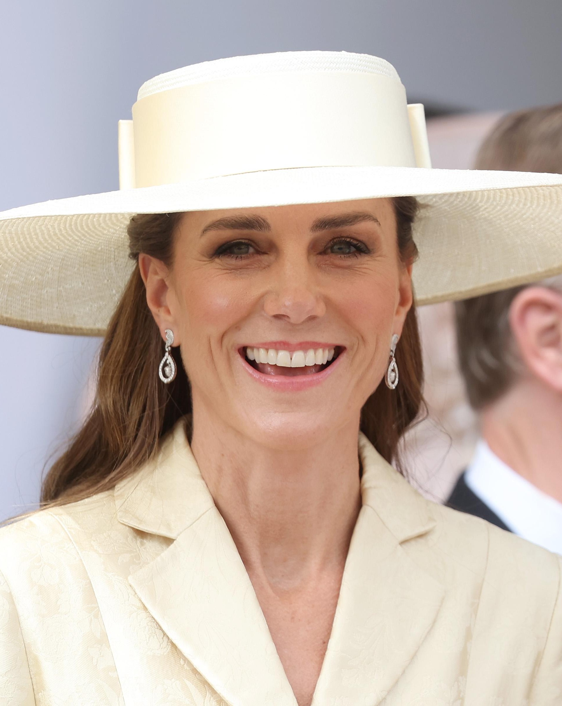Kraljevska elegancija bez greške: Kate Middleton u raskošnoj kreaciji ...