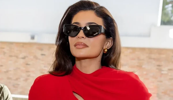 Kylie Jenner zadivila u mini crvenoj haljini koja je posebno istaknula njezin vitak struk | Diva